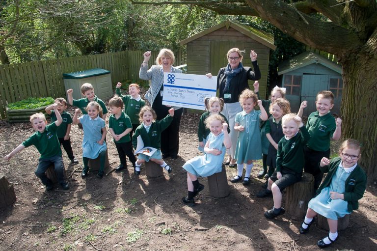 Tamworth Co-op shoppers make a ‘telling’ contribution to school